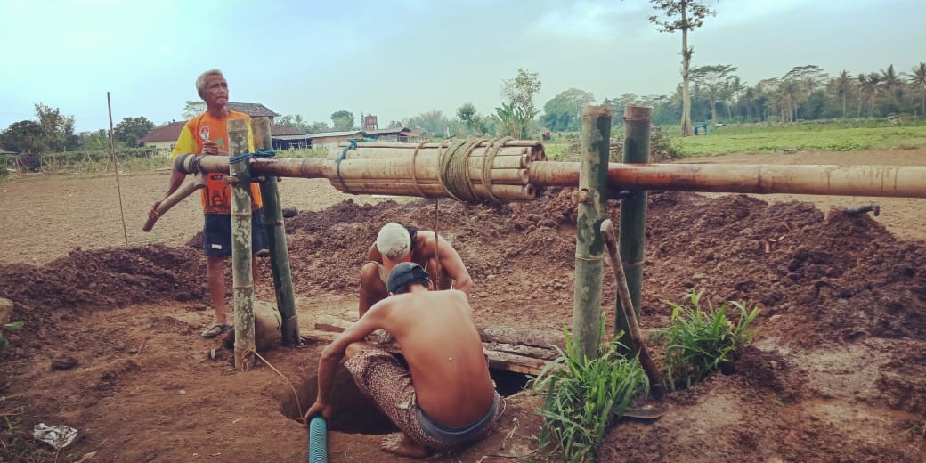 Pembuatan Sumur Tradisional - Eksotika Desa