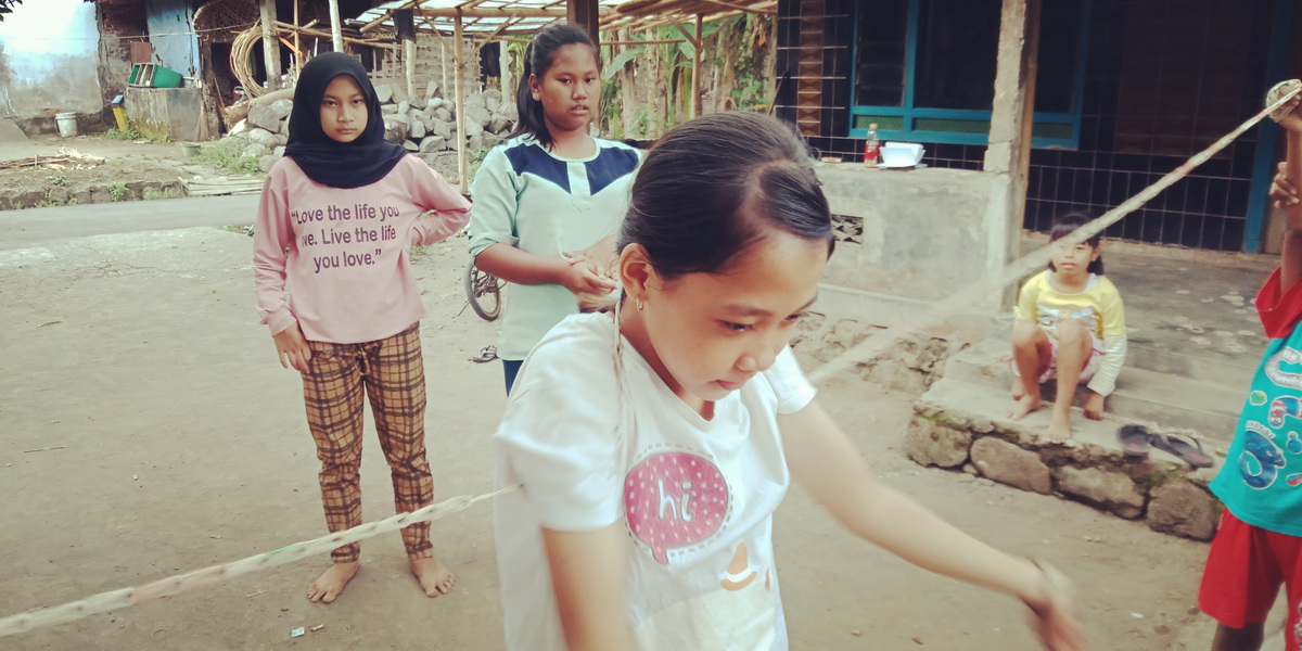 Permainan Rakyat Deng Dengan - Eksotika Desa